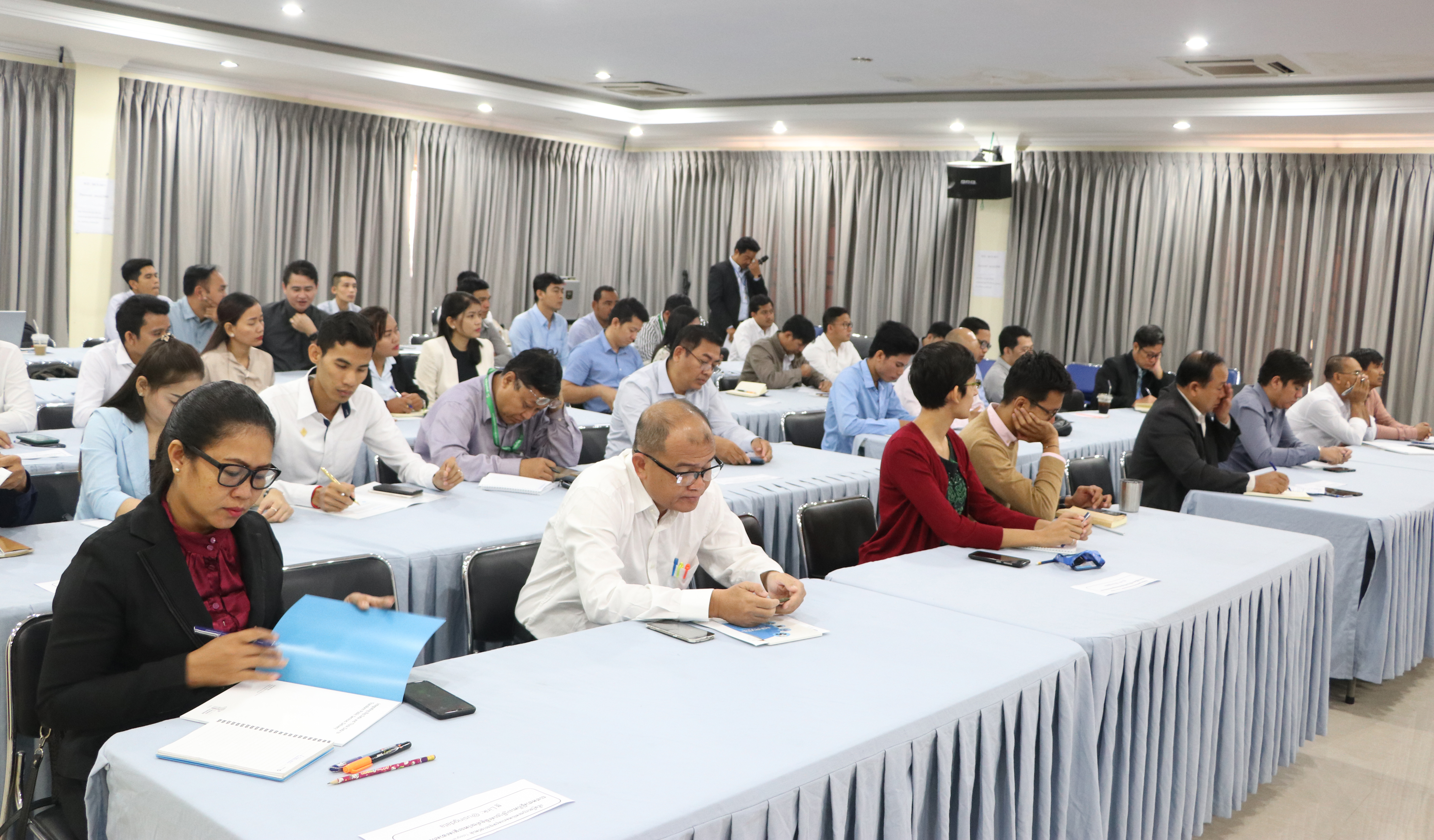 បឋកថាស្ដីពី “ការប្រើប្រាស់ទិន្នន័យដើម្បីកែលម្អការផ្ដល់សេវាសាធារណៈ (Using Data to Transform ...